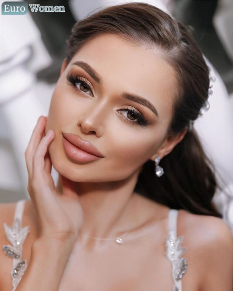 Dating a Russian Woman: The Ultimate Guide for Men